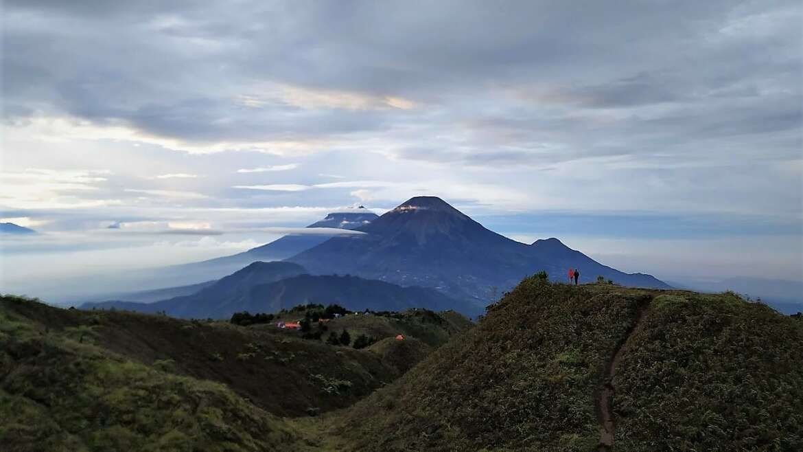 Reuni di Gunung Prau – The Naked Traveler